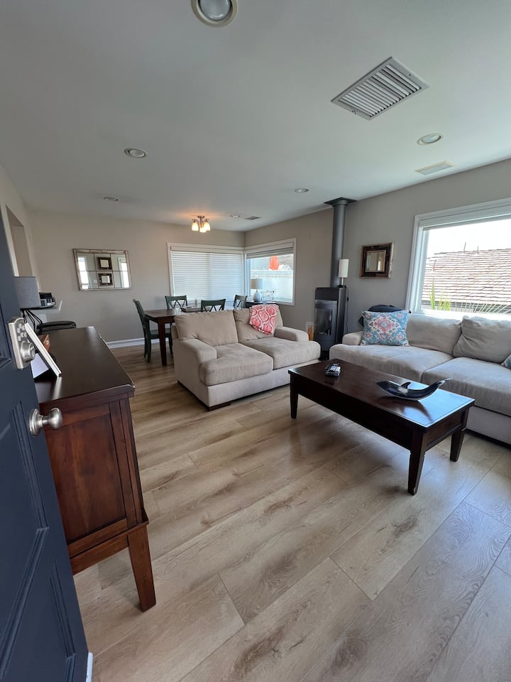 Perfectly Located Cozy Beach Apt - Redondo Beach, CA