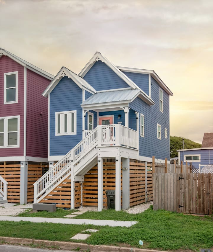 Blue Shell Cottage - Walk To Beach - Galveston, TX
