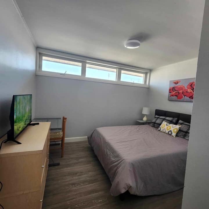 Bachelor Apartment East London - London, ON, Canada