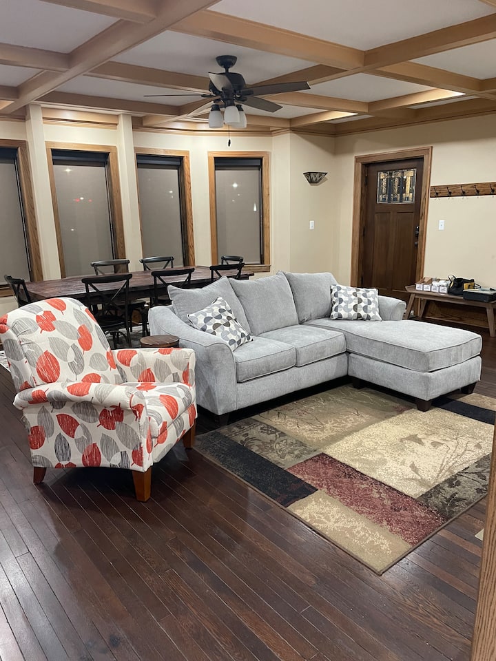 New In ‘24. 
10 Min Walk To Sports/concerts Venues - Detroit, MI