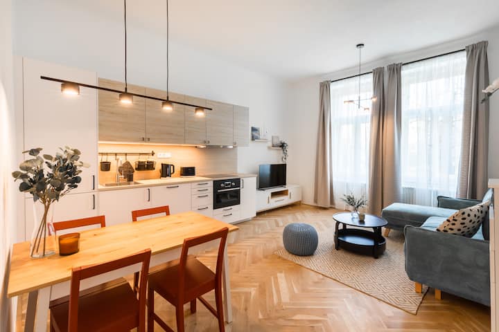 Urban One-bedroom Apartment - Prague