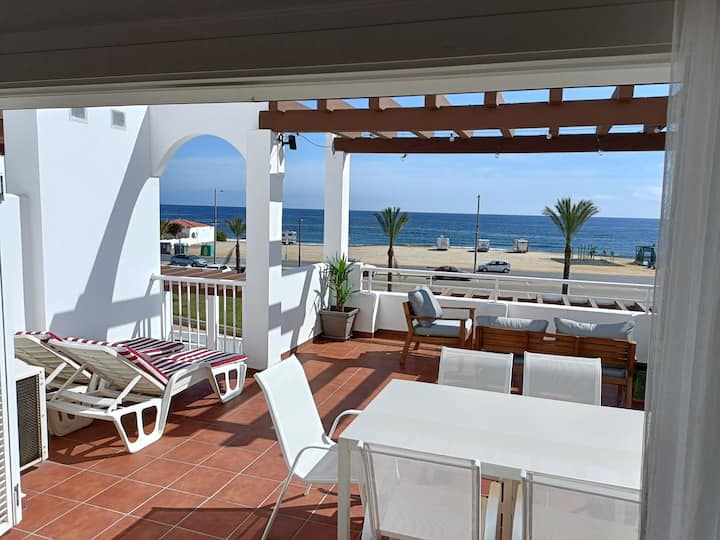 Apartamento En La 1ª Linea Con Piscina Y Fibra - Mojácar