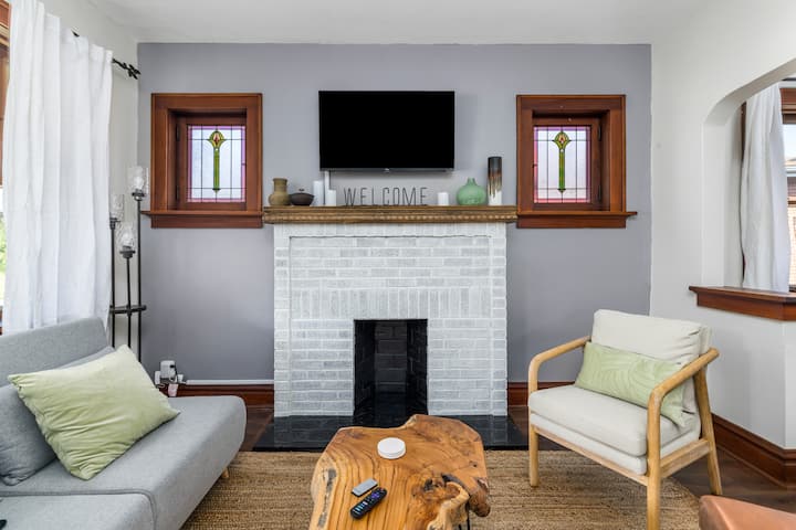 Pet Friendly King Beds Fast Wifi Long Stay Welcome - St. Louis, MO