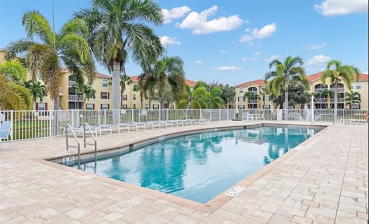Peaceful Ground Floor Condo With Pool - Fort Myers, FL