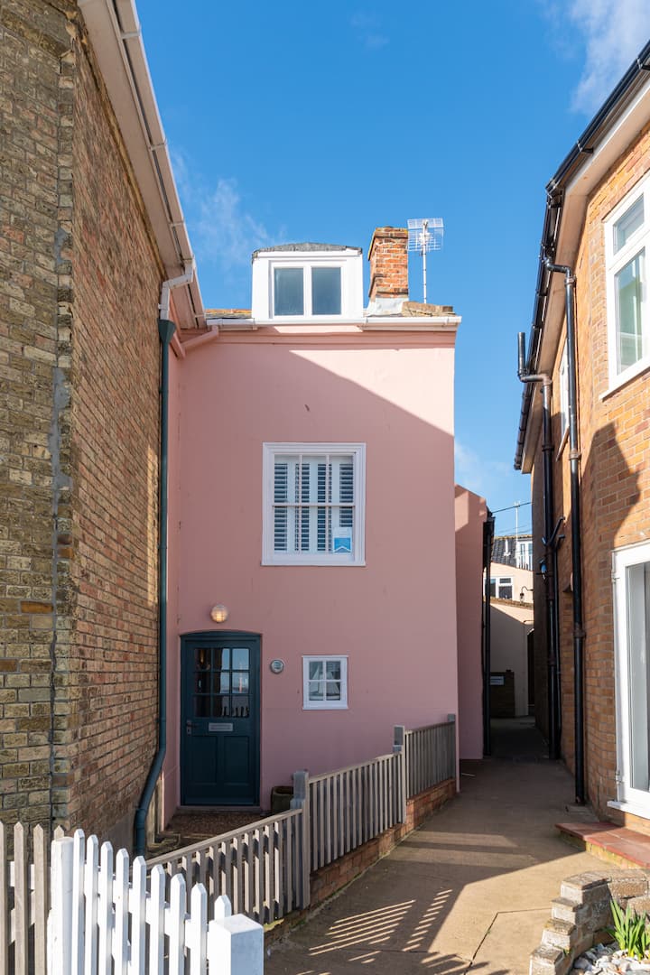 Southwold Holiday Home On The Seafront - Southwold