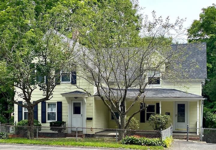Entire Apartment - Quiet, Private 2 Bedroom - Franklin, MA