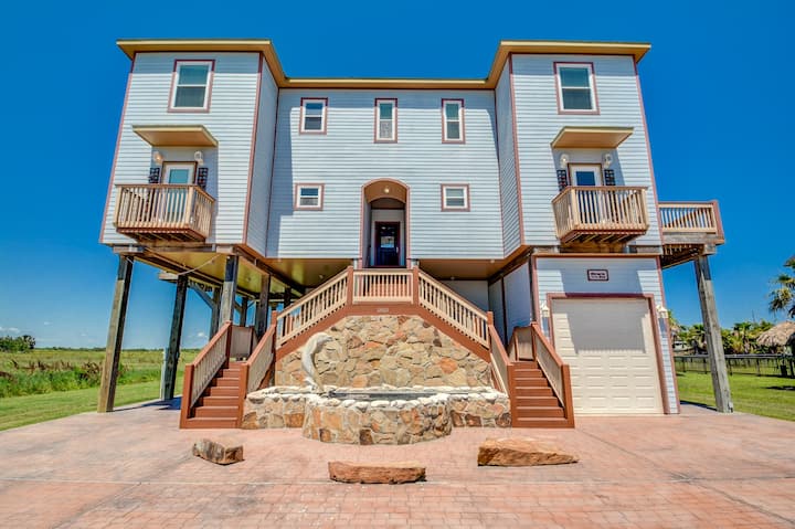 Luxury Beachhouse With Elevator - Galveston, TX