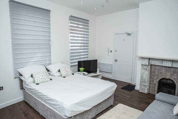 Studio In Buckinghamshire With Secured Parking - Aylesbury