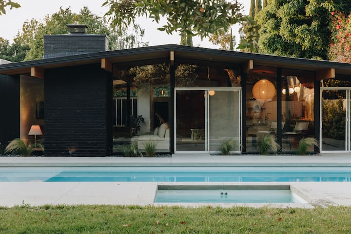 Mid Century Designer Home, Pool - Thousand Oaks, CA