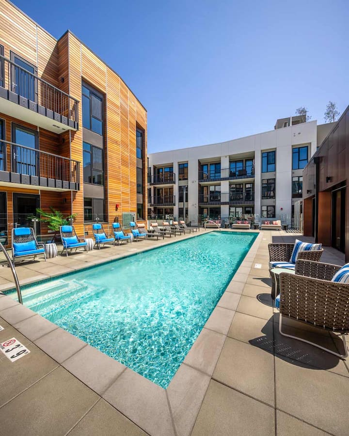 Lovely 2bdrm With Pool - Heart Of Santa Monica - Los Angeles, CA