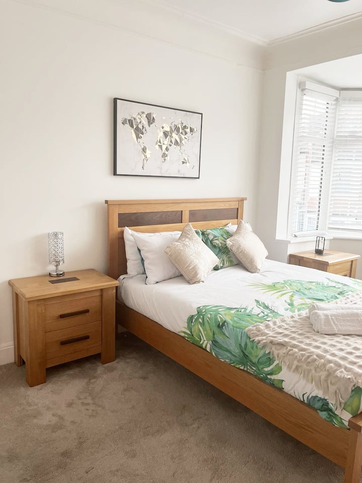 3br Southend Home | Sleeps 7 | Free Parking - Southend-on-Sea