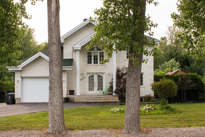 Oasis Urbain 
2 Bedrooms Apartment - Chambly