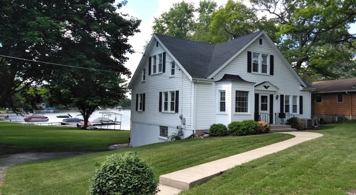 Lakefront Home On Powers Lake - Lake Geneva, WI