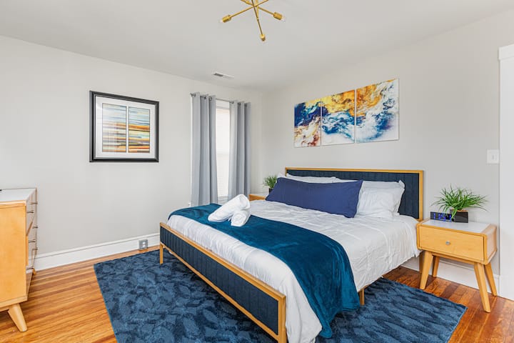 Step Into Style: Charming Blue Suede Rva Getaway! - Richmond, VA