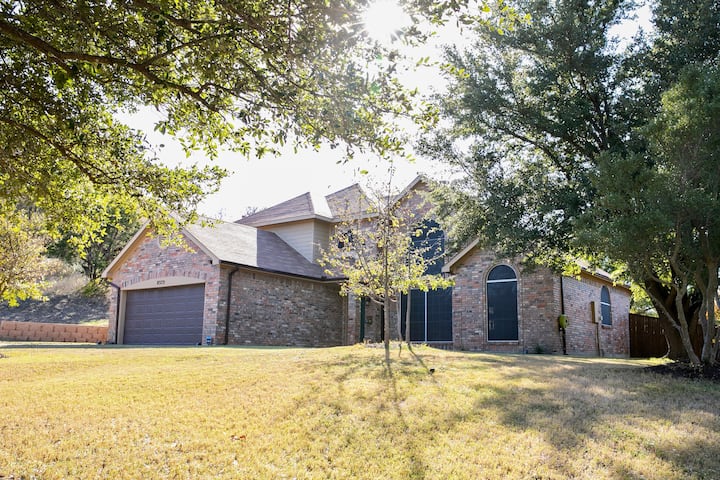 Urban Cozy Retreat - Cedar Hill, TX