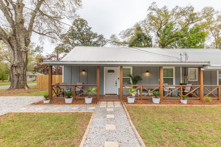 Cozy Duplex Retreat | Beaches, Hospital, Sportplex - Foley, AL