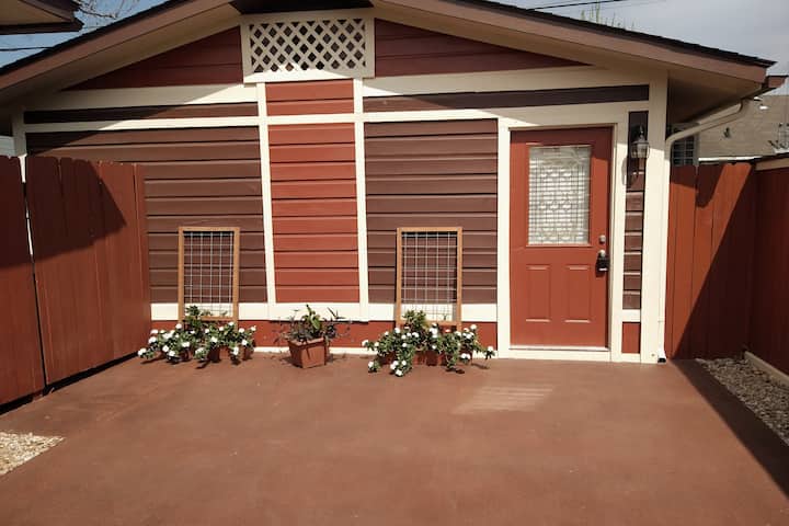 Houston Cottage Guesthouse - Houston Rodeo & Livestock Parade