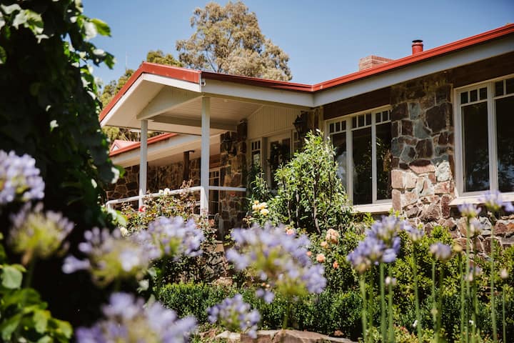 Lux Lodge-4 King Beds & 4 Ensuites + More.sleeps 8 - Kinglake