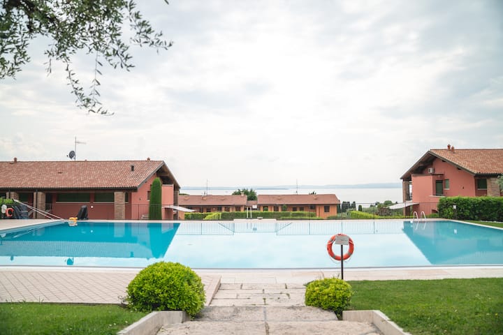 [Free Covered Parking] Front Lake - Bardolino commune, Italy