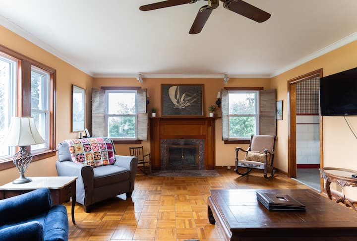 Peaceful Stay, Downtown In 10 Min + Driveway - Indianapolis, IN