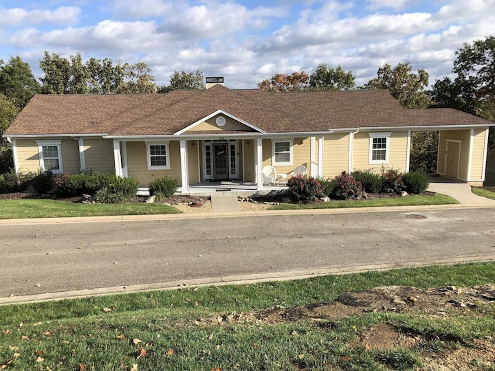 Five Star Villa Sleeps Up To 10! - Branson, MO