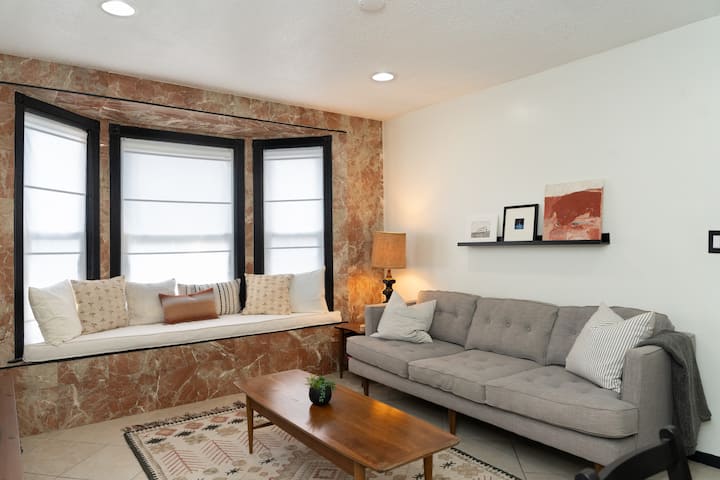 Art Filled Townhouse In Detroit - Detroit