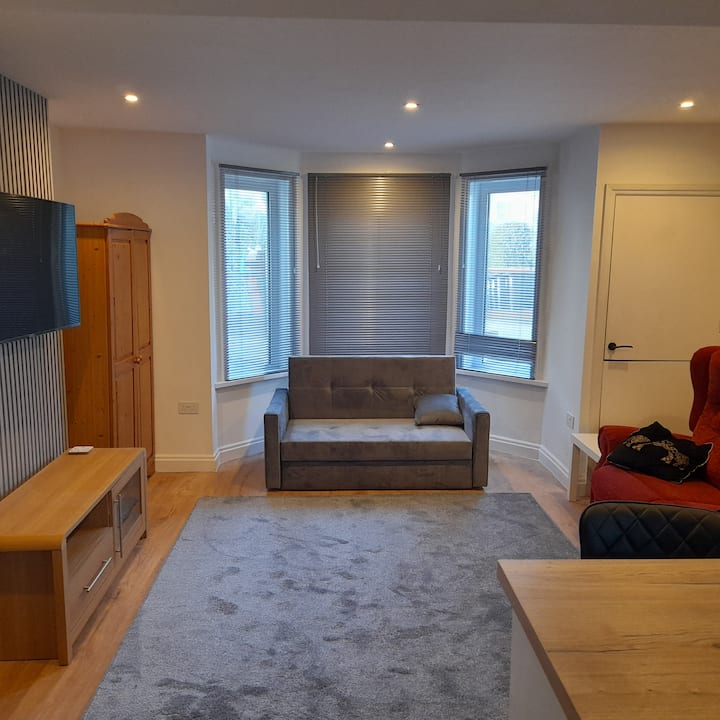 Modern 1-bed Flat In Dover - Dover