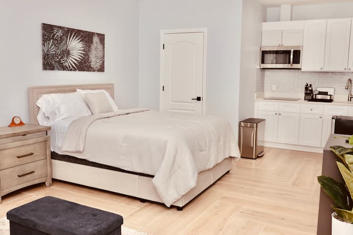 Modern & Luxury Studio - Livingston, NJ