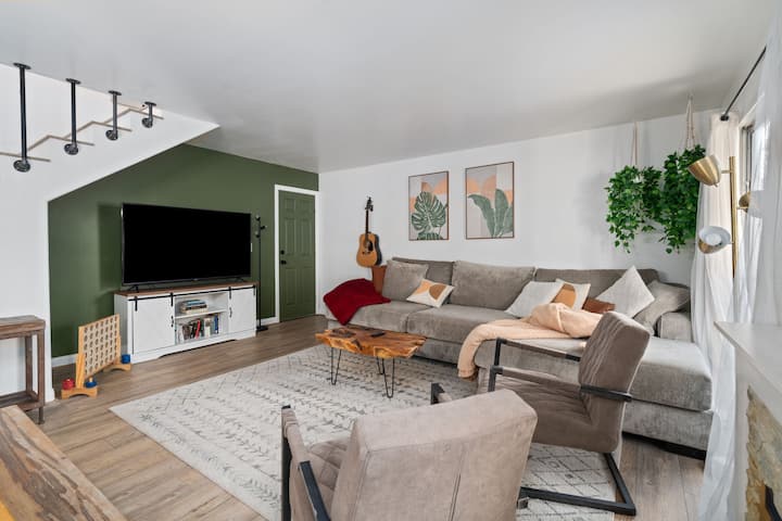 Soak & Stay | 3br + Hot Tub & Chill Vibes - Long Beach, CA