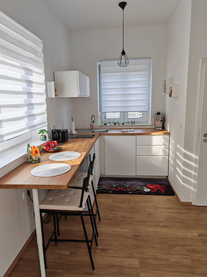 Yellow Apartment With Free Parking - Ljubljana