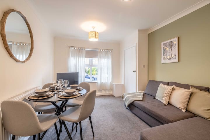 Spacious Apartment With Private Garden By Tempstay - Slough