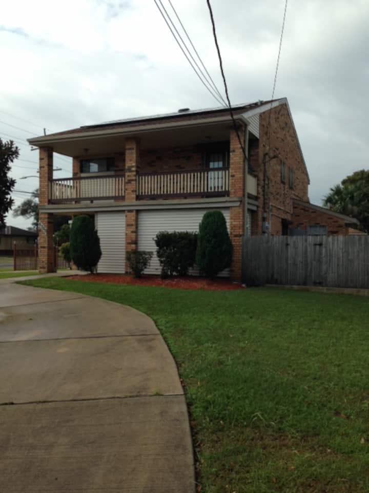 2 Rooms. 1 Private And 1 Shared Bathroom. Balcony - New Orleans