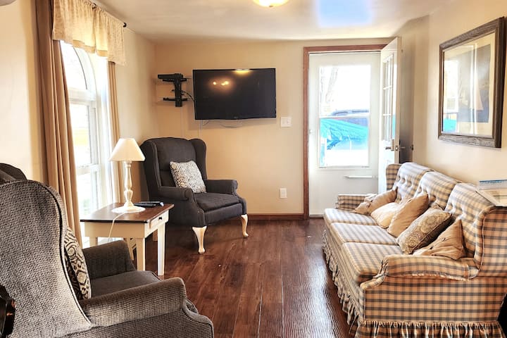 Cozy Channel House On Lake - W Beach & Dock - Coldwater, MI