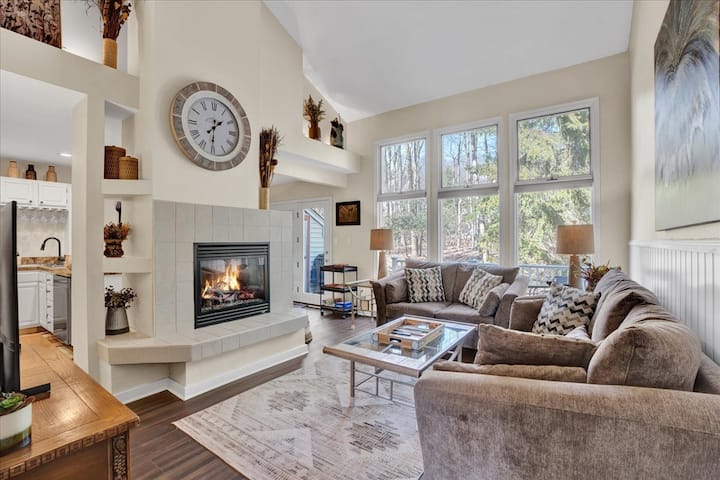 Charming Lake Harmony Vaulted Ceilings | Near Nyc - Lake Harmony, PA