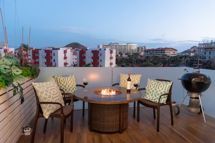 Modern Condo Steps From Médano Beach, Shared Pool - Cabo San Lucas