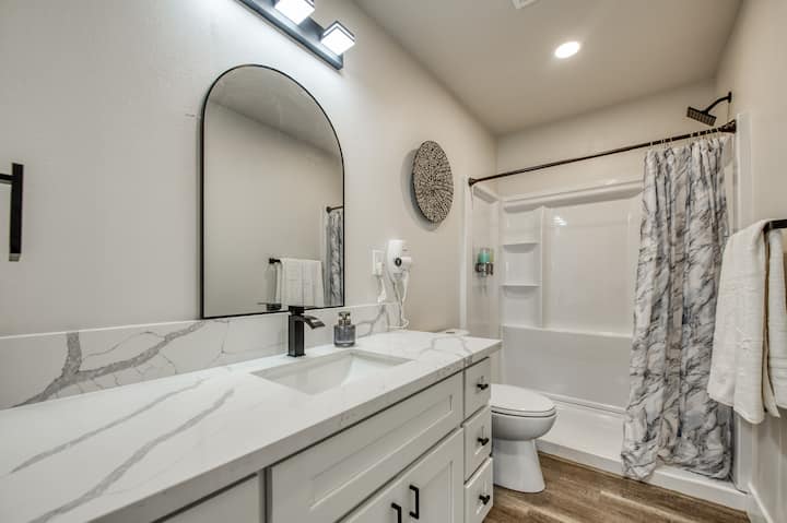 Serene Space, Explore Nearby Attractions - Fresno