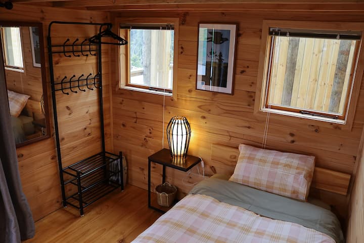 Farmstay Getaway - Seahorse Cabin - Puhoi