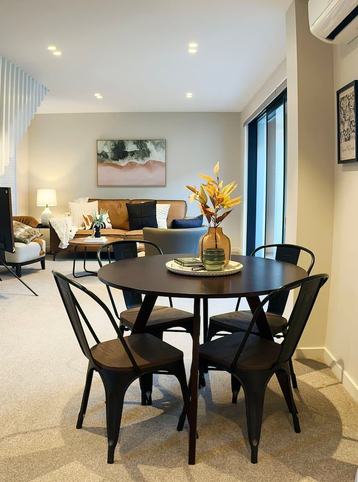 Modern 2-bed Townhouse, Walk To City, Free Parking - Christchurch
