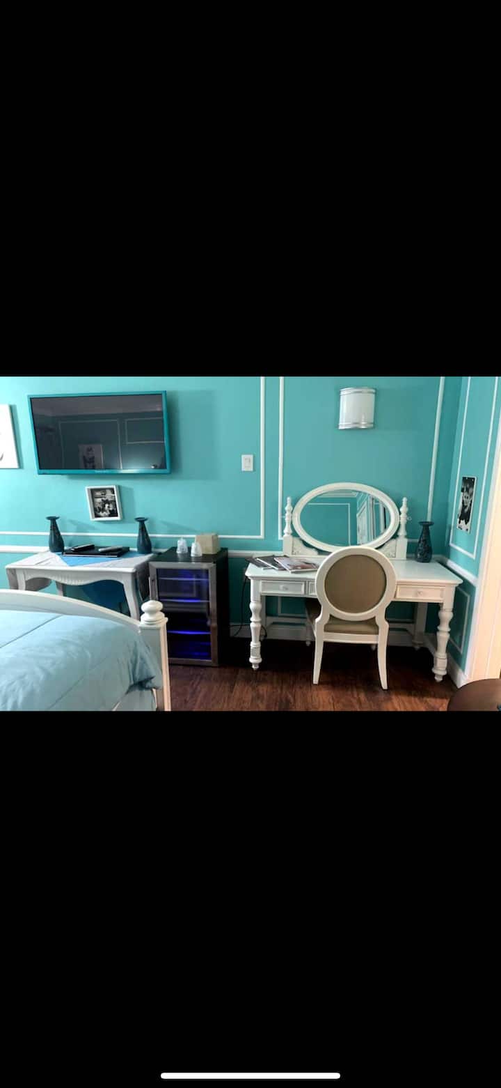 Tiffany And Company Suite - Victorville, CA