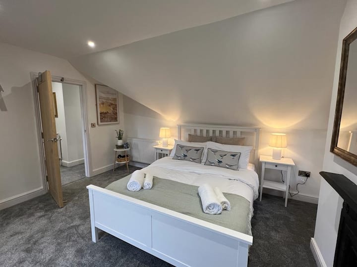 Stylish Loft Apartment | Central Melton | Parking - Melton Mowbray