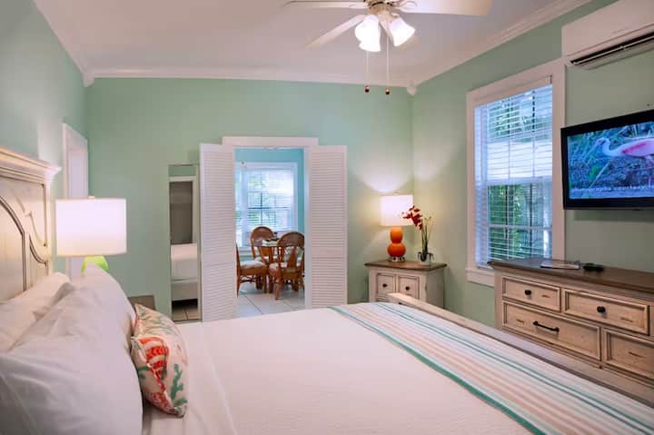 Coral King Suite For 4 - Key West, FL
