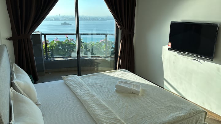 Twin Room 8 Pax @ Carnelian Tower Hotel (Wifi) - Kukup