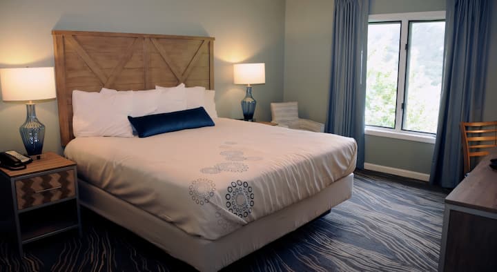 The Summit 2 Bedroom Luxury Mountain Top Villa A - Harrisonburg, VA
