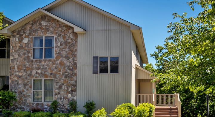 Woodstone 4 Bedroom Luxury Mountain Side Villa B - Massanutten, VA