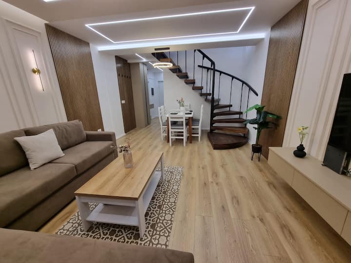 Central Continental Apartment - 地拉那
