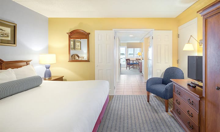 1 Bd Ste At Inn At Long Wharf! - Newport, RI