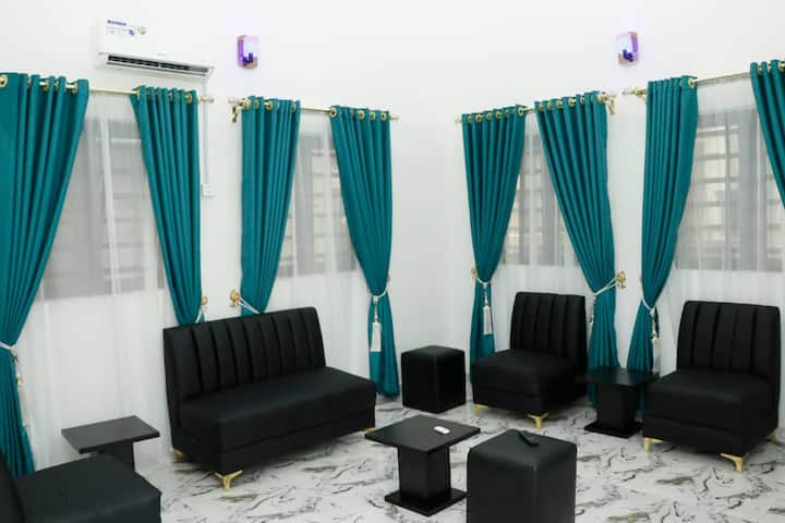 Beautiful, Safe, Spacious House Off Airport Road. - Benin City