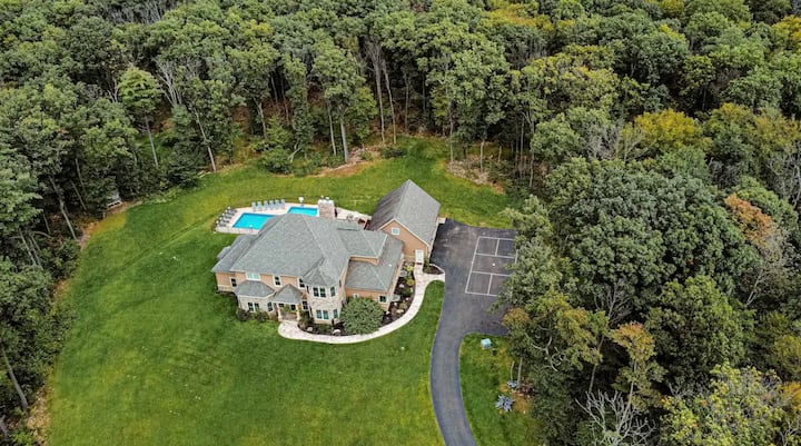 Gorgeous Mountain Top Paradise With Pool & Hot Tub - Bear Mountain, NY