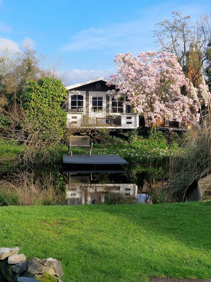 Stunning Wildlife Garden Retreat - Westcliff-on-Sea