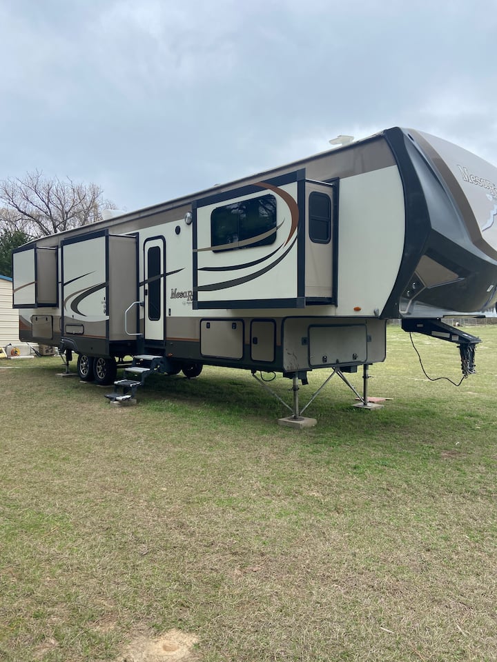 Spacious Family-sized Rv - 반